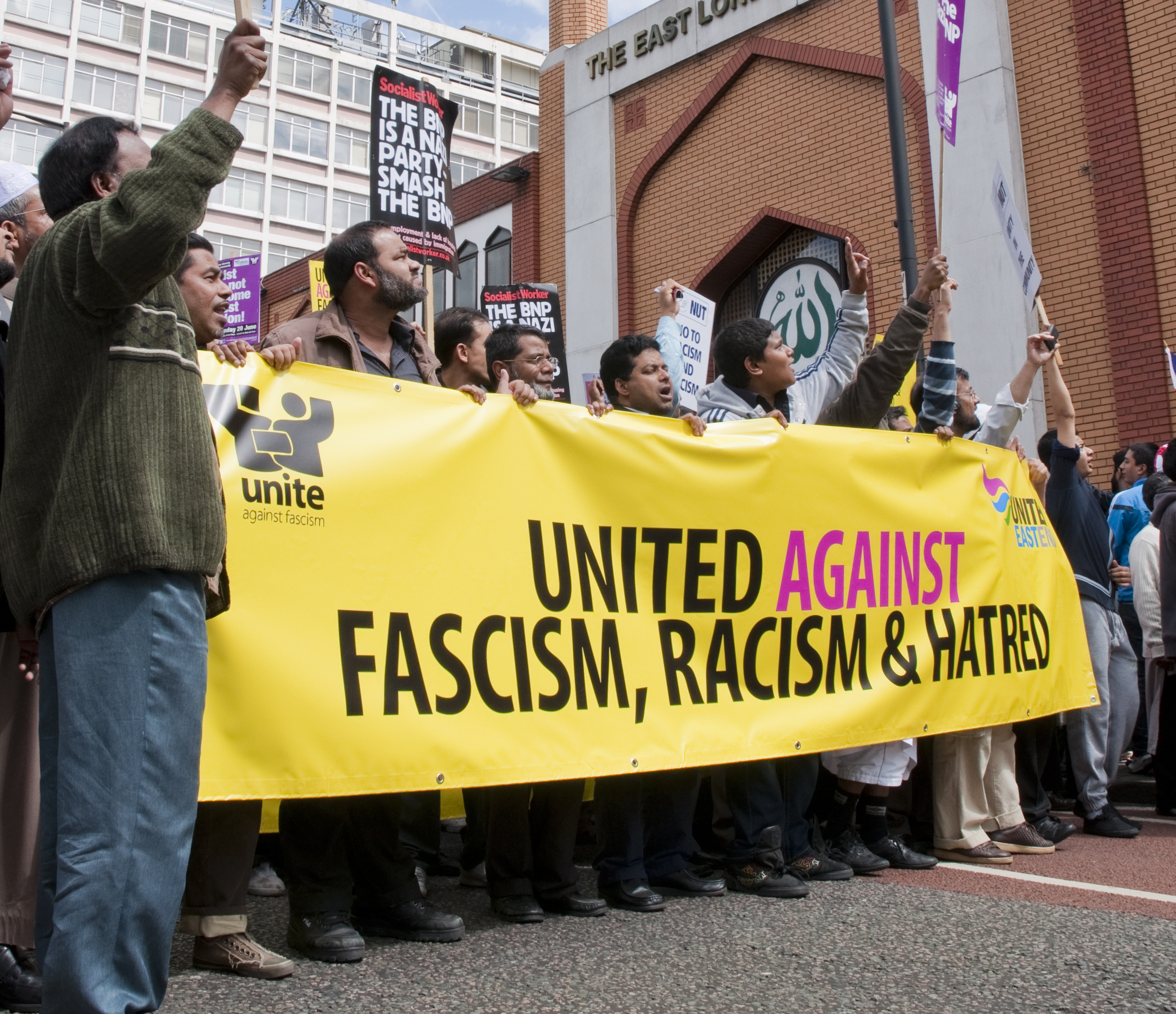 What drives far right and radical Islamist movements? | University of ...