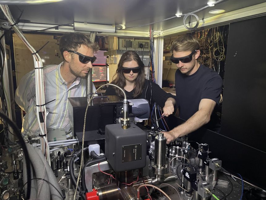 Oxford physicists set new world record for qubit operation accuracy ...